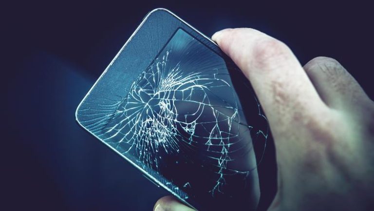 How to Dispose of Old Mobile Phones Securely in UK? | Snappy